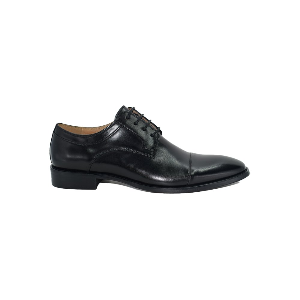 Formal shoes with black Derby leather lace