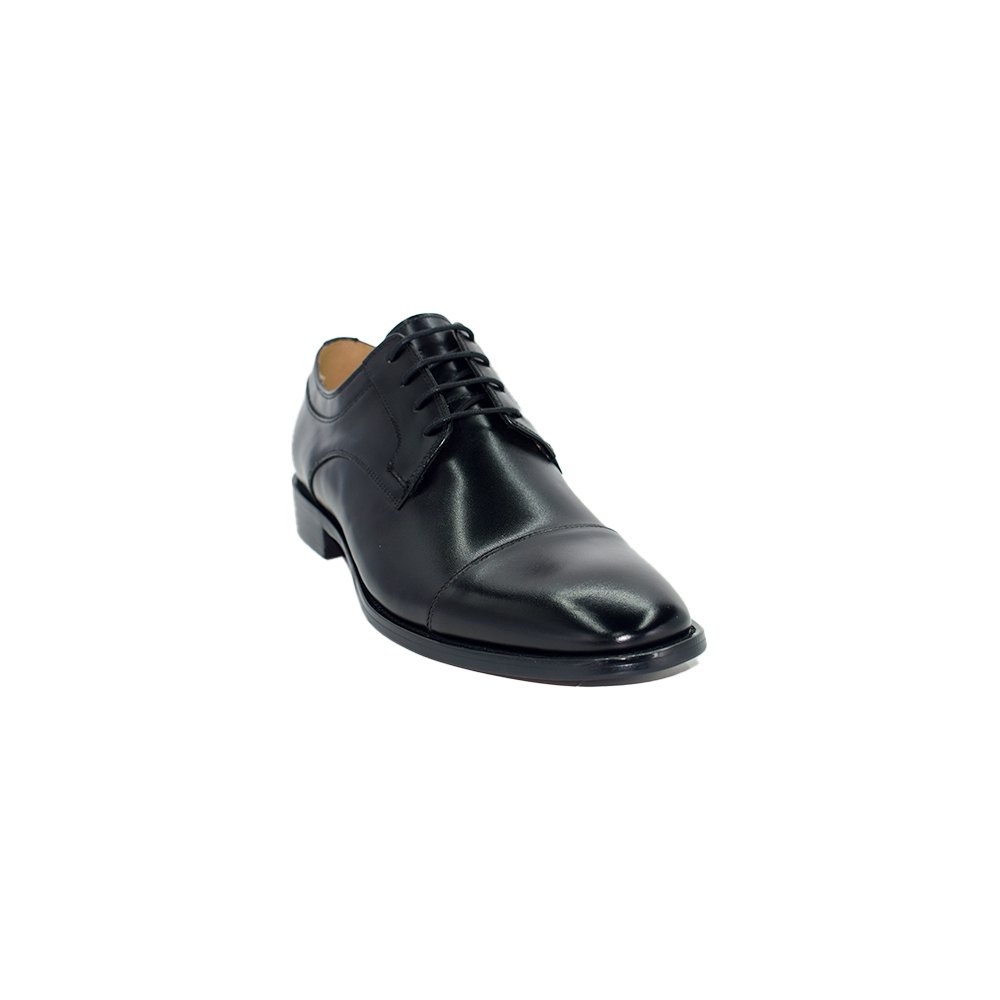 Formal shoes with black Derby leather lace